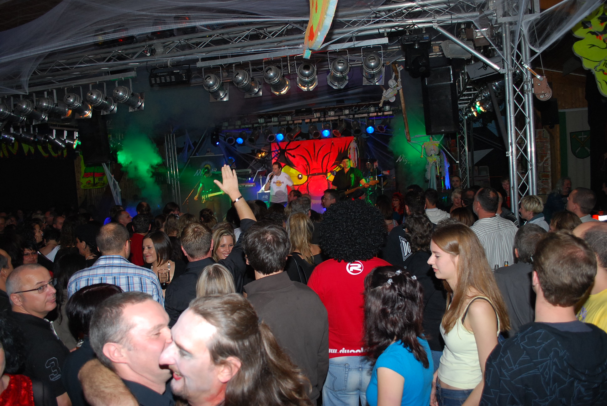 30.10.2009 – Bilder von Edgar – Crowd - Halloween-Party Waldsee